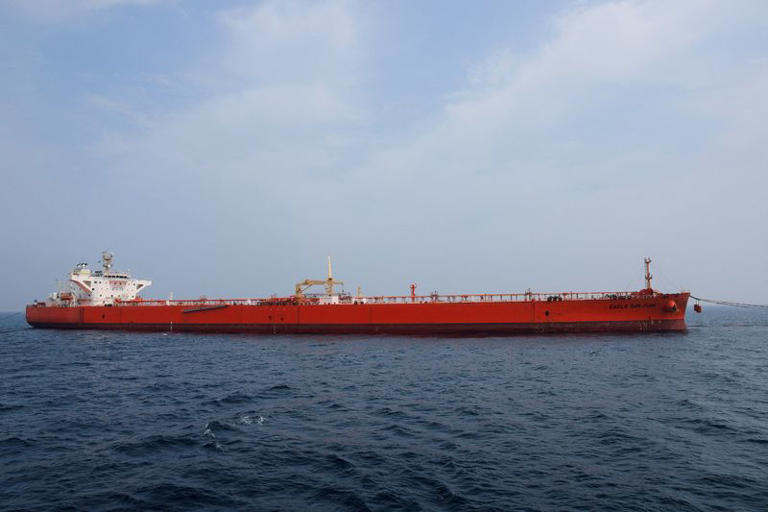 Oil down 1% after report says Trump open to ending campaign against Iran