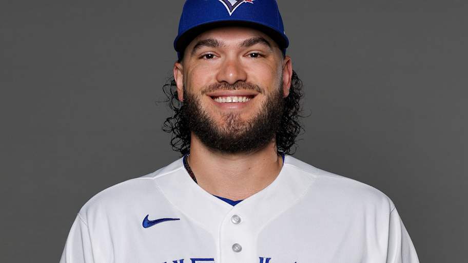 Blue Jays' Cody Ponce carted off with injury in first MLB game since 2021
