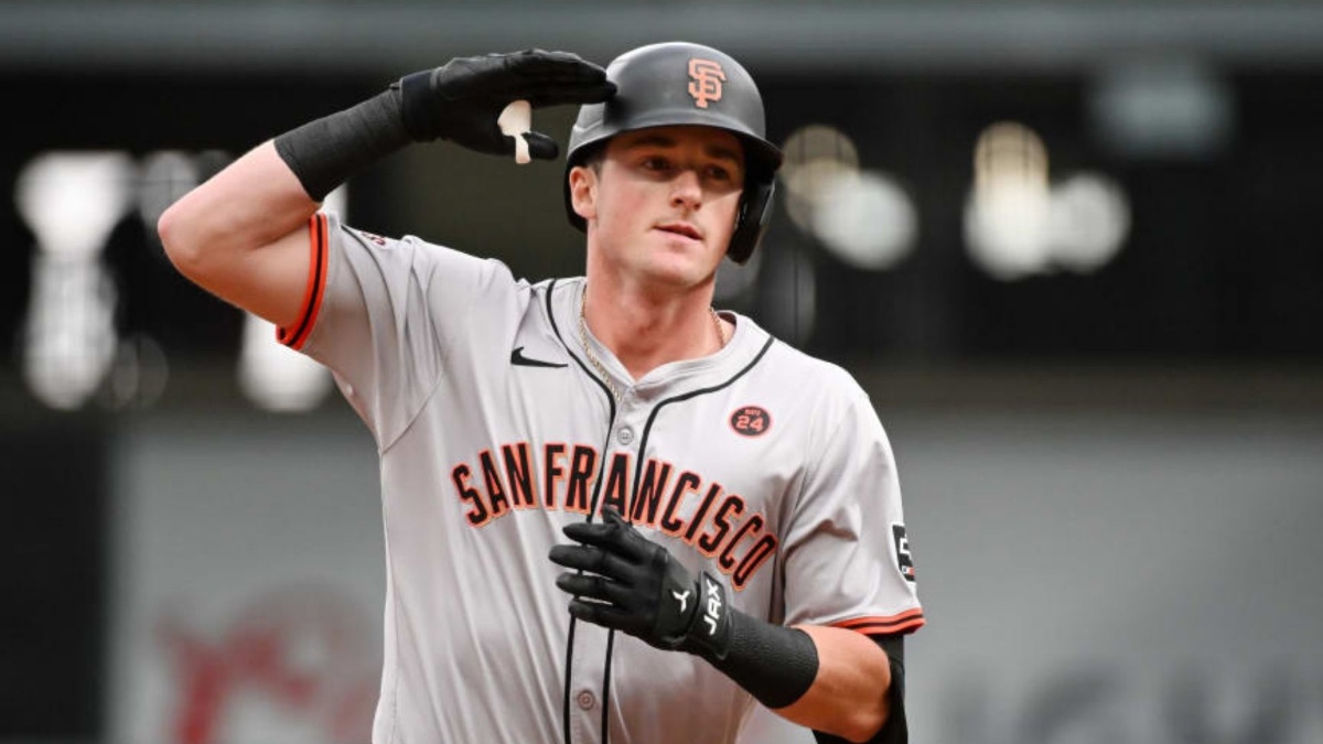 MLB: Giants cut former rookie star to add right-hander Dylan Smith