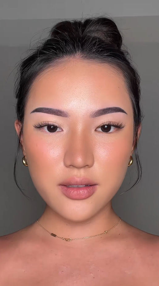 Get ready with me for a simple makeup look