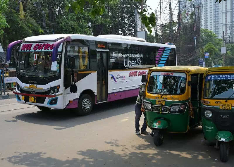 Shuttle buses roll into auto void, commuters welcome 'reliable' rides
