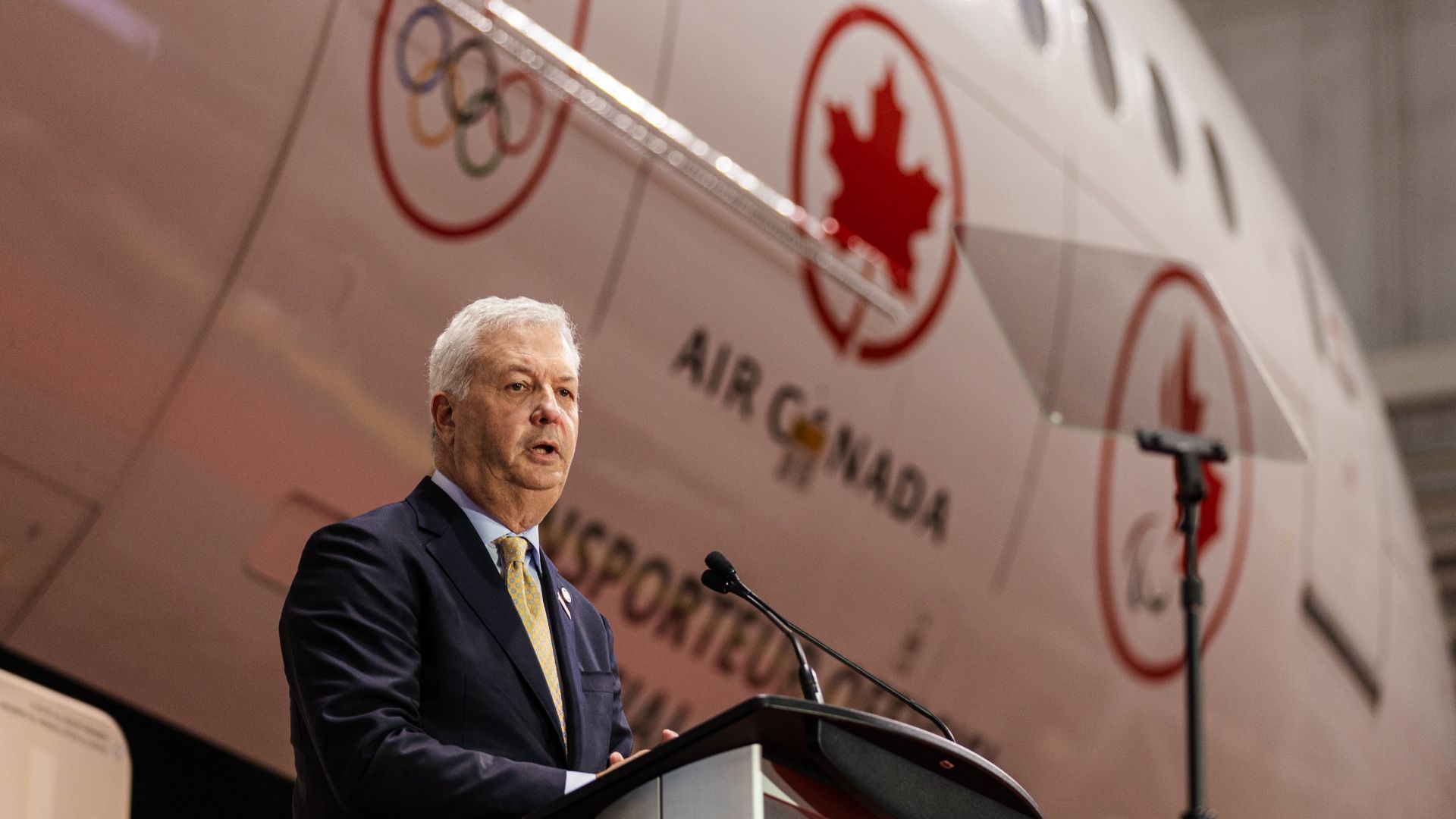 Air Canada CEO steps down amid language controversy over LaGuardia crash