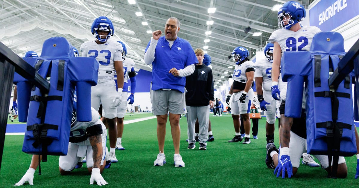 Anwar Stewart thrilled to still be at Kentucky: "I bleed blue"