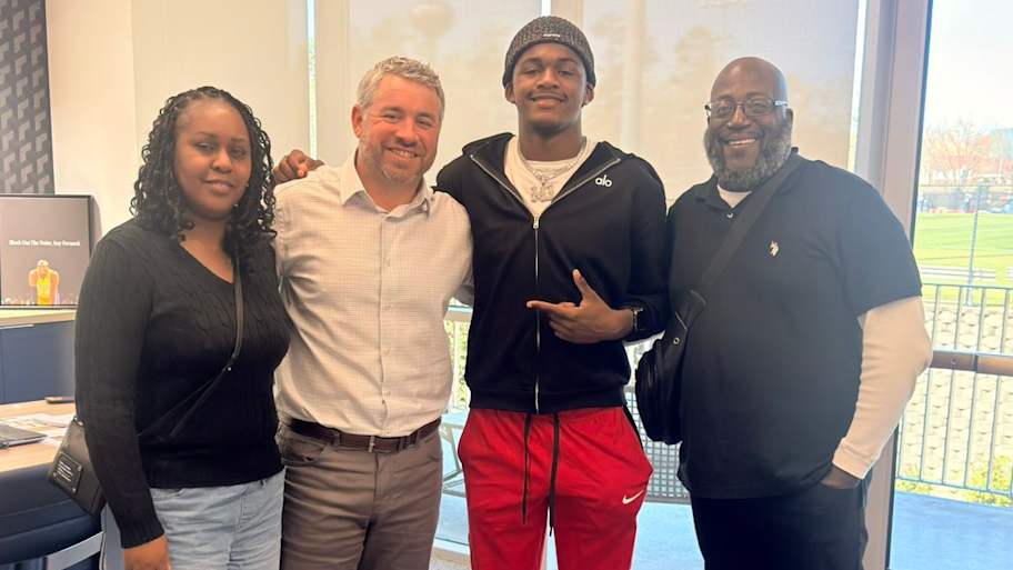 Fast-rising Texas safety raves about visit to Ole Miss football amid ...