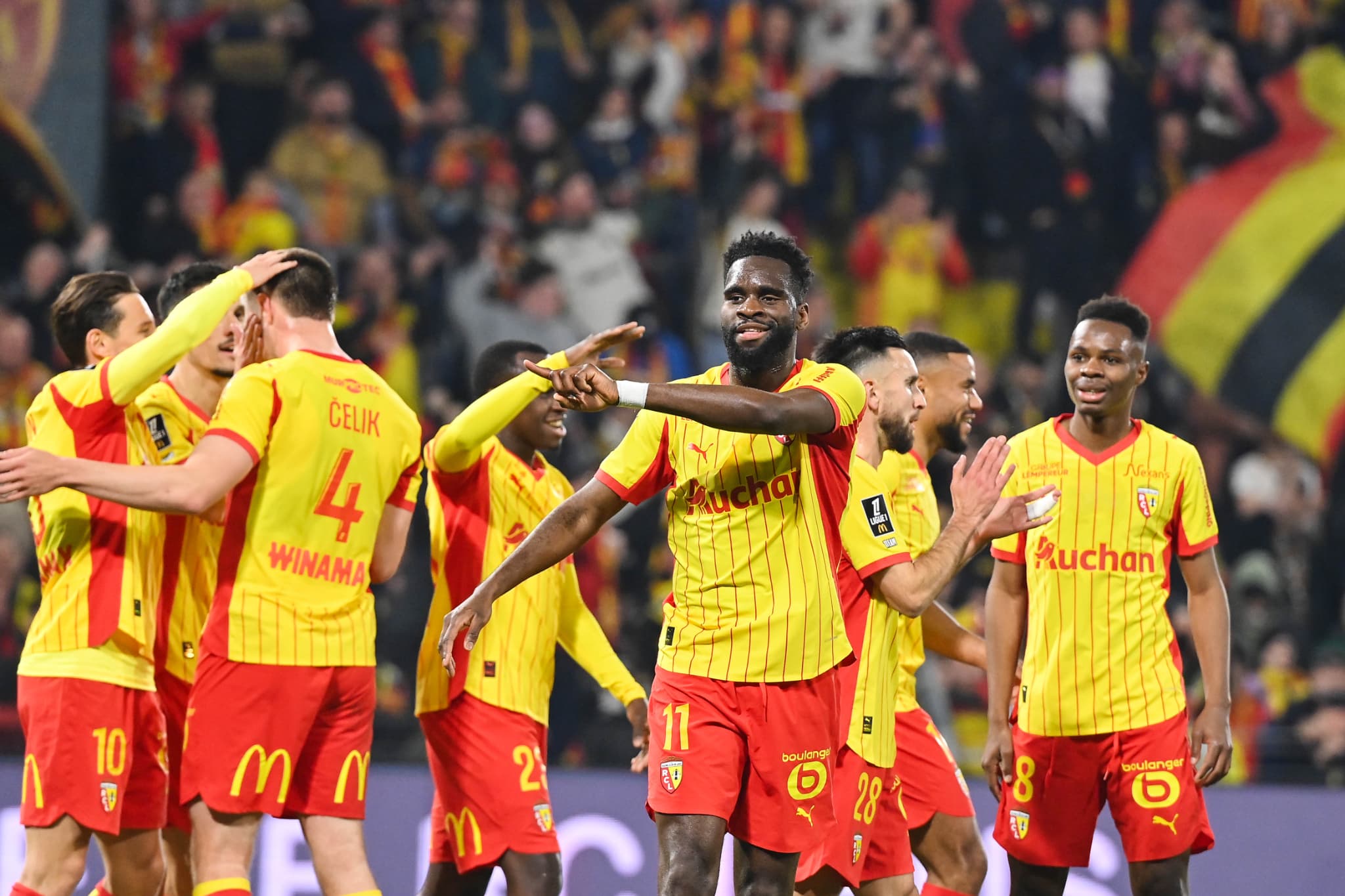 Son choc contre le PSG reporté, Lens va disputer un match amical pour ...