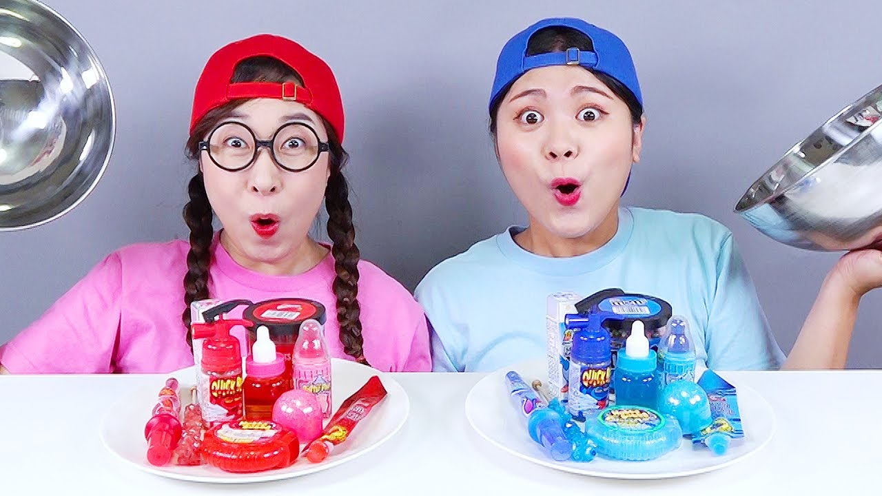 Makanan penutup jeli merah vs biru mukbang DONA