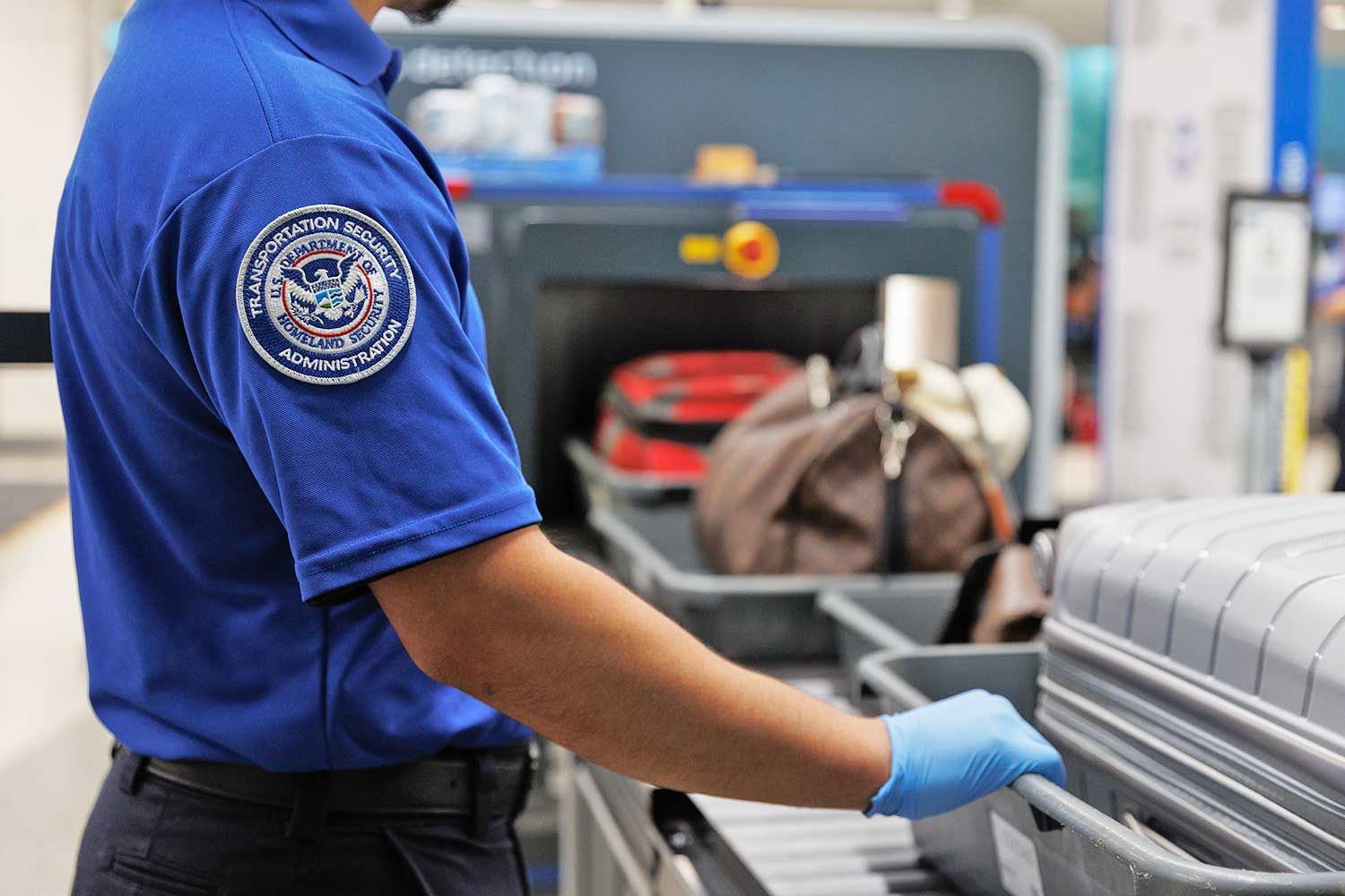 TSA catches plane passenger trying to sneak a knife hidden in a belt ...