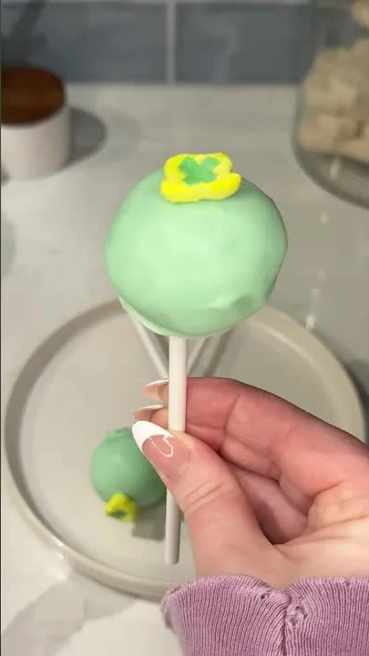Easy sugar cookie cake pops recipe!