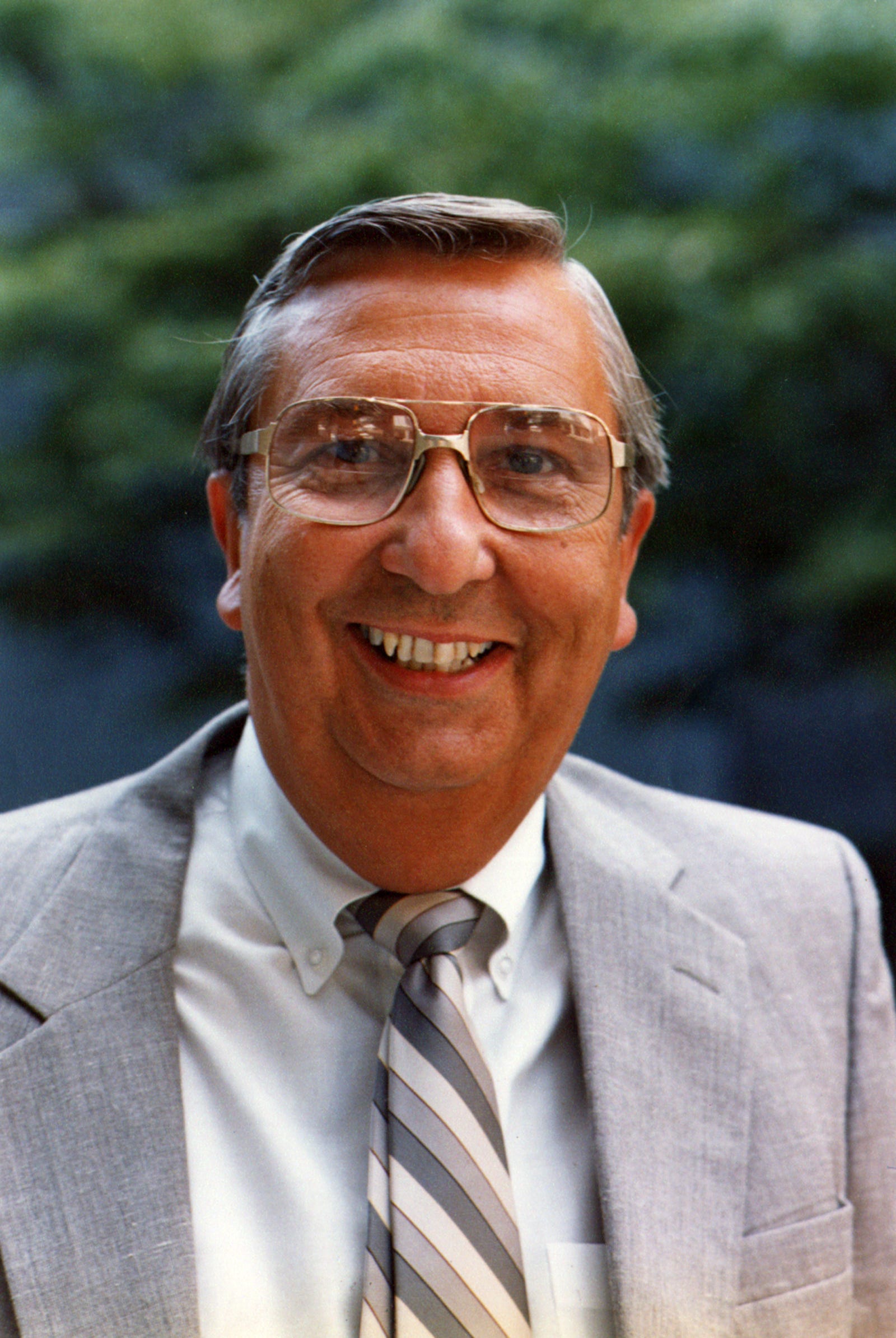 Frank Weikel, former Enquirer columnist who made headlines, dies at 95