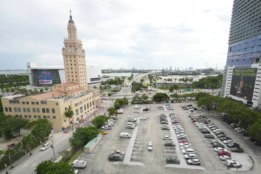 Trump reveals first look at presidential library in Miami