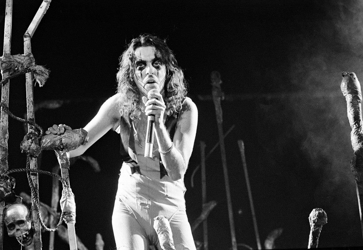 Legendary '70s rocker announces 2026 book tour