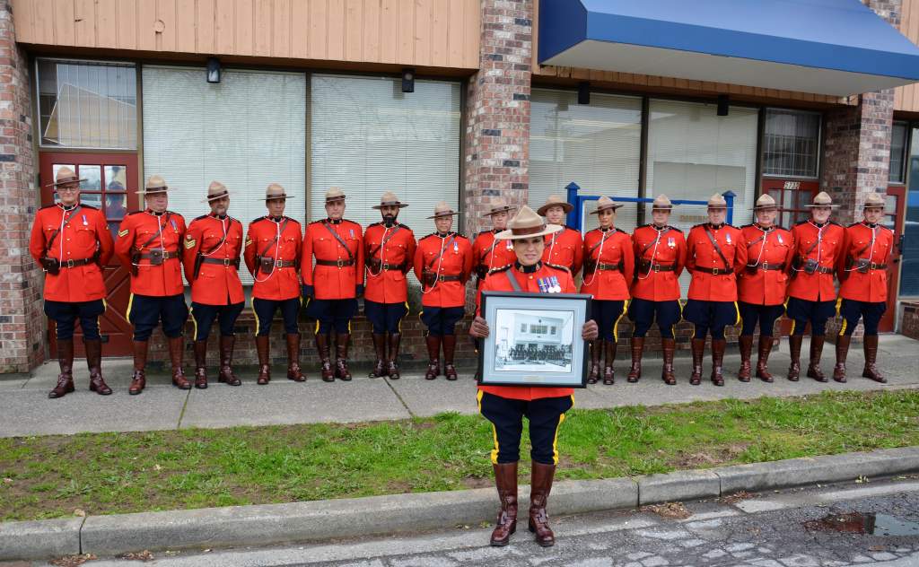 RCMP ends policing in Cloverdale, Surrey police offer signing bonus to ...