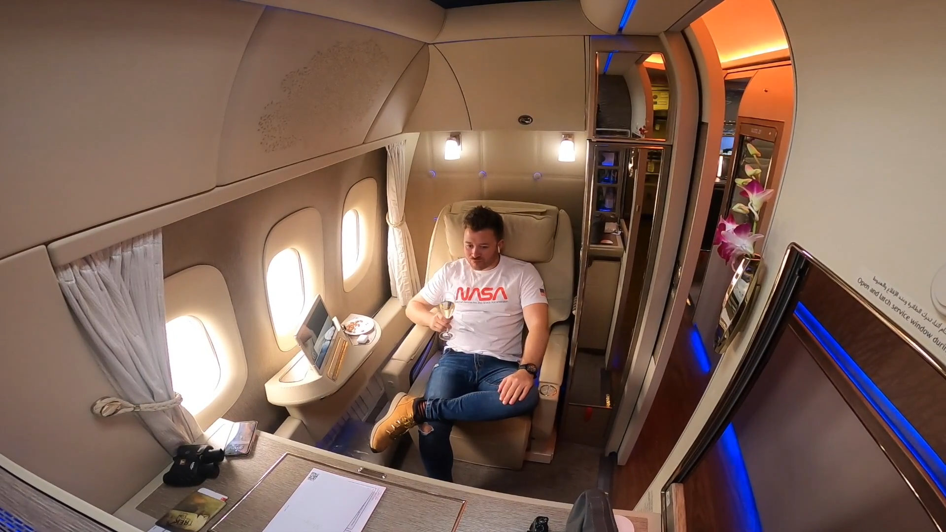 He got a free SWISS first class seat - and it changed the whole flight