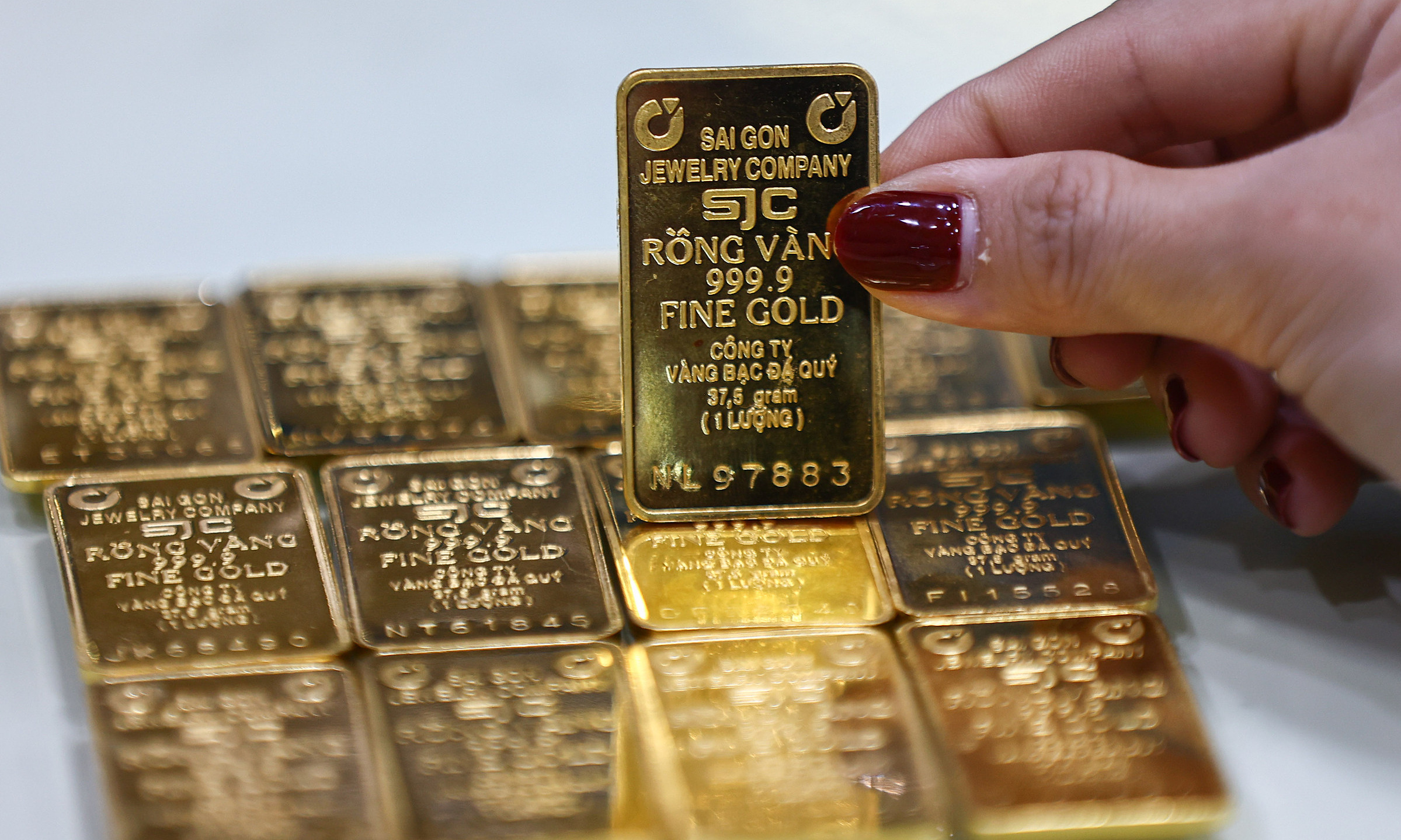 Gold prices rise