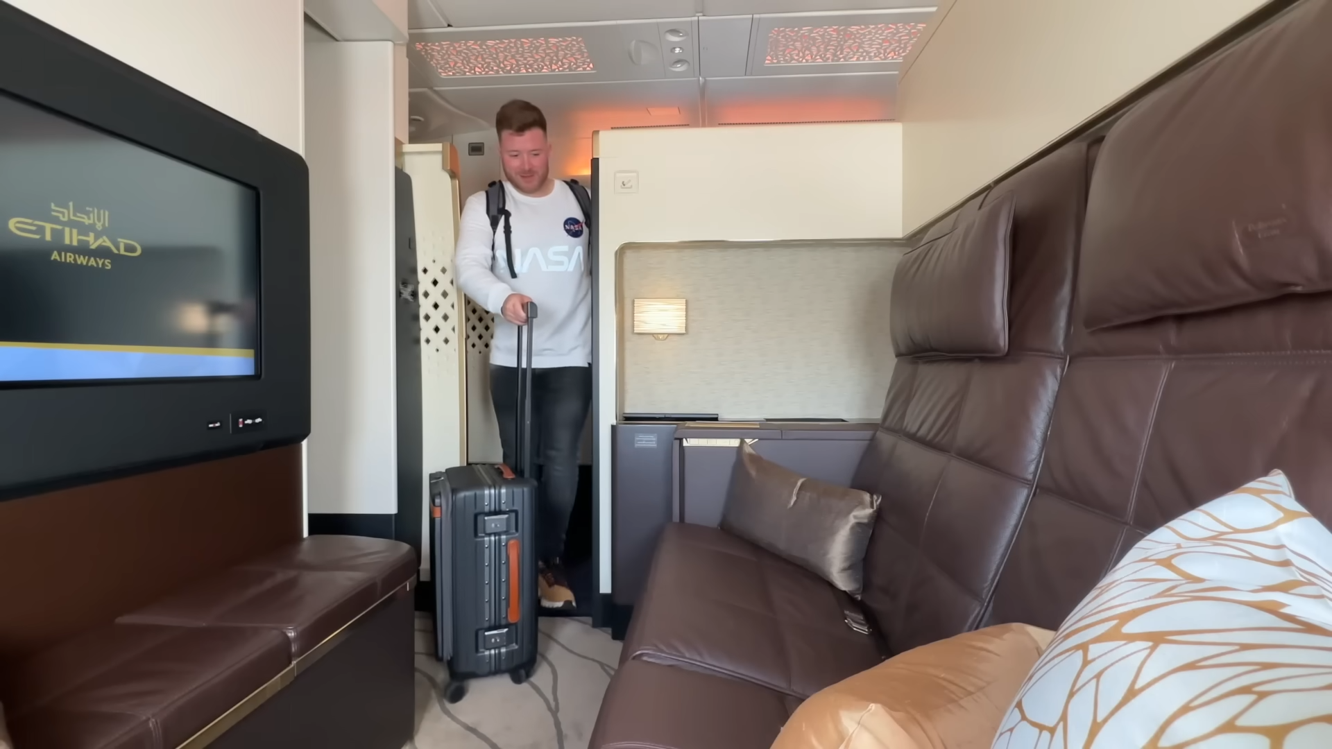 He flew Etihad’s $20,000 first class suite - here’s what happened onboard