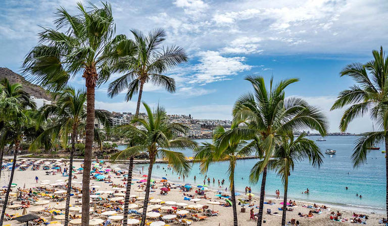 Tourists panic as earthquake shakes popular Spanish holiday hotspot