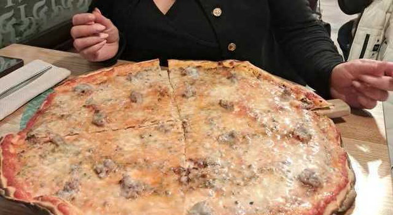 Roma, a due passi dalla capitale nasce la pizza XXL: ecco dove si trova