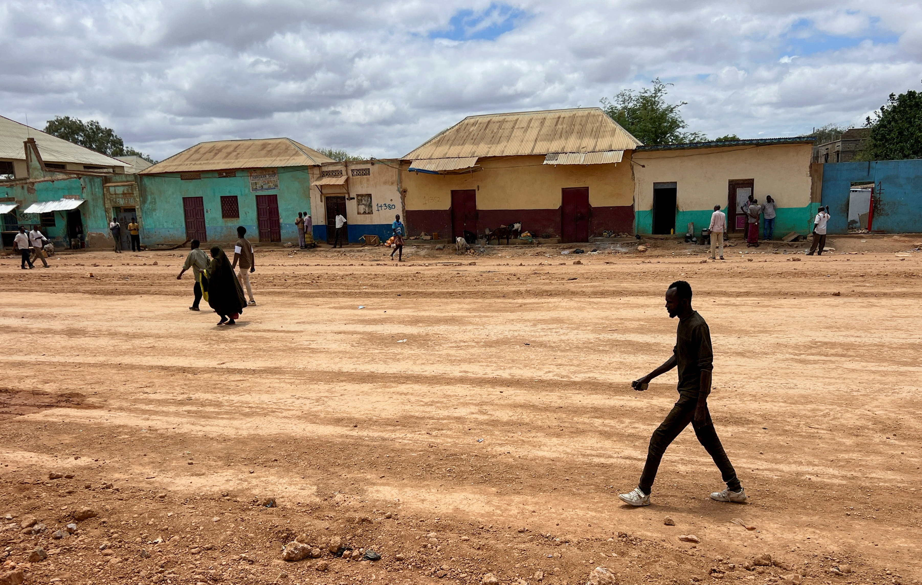 Somali army takes over key city in Southwest as state leader resigns