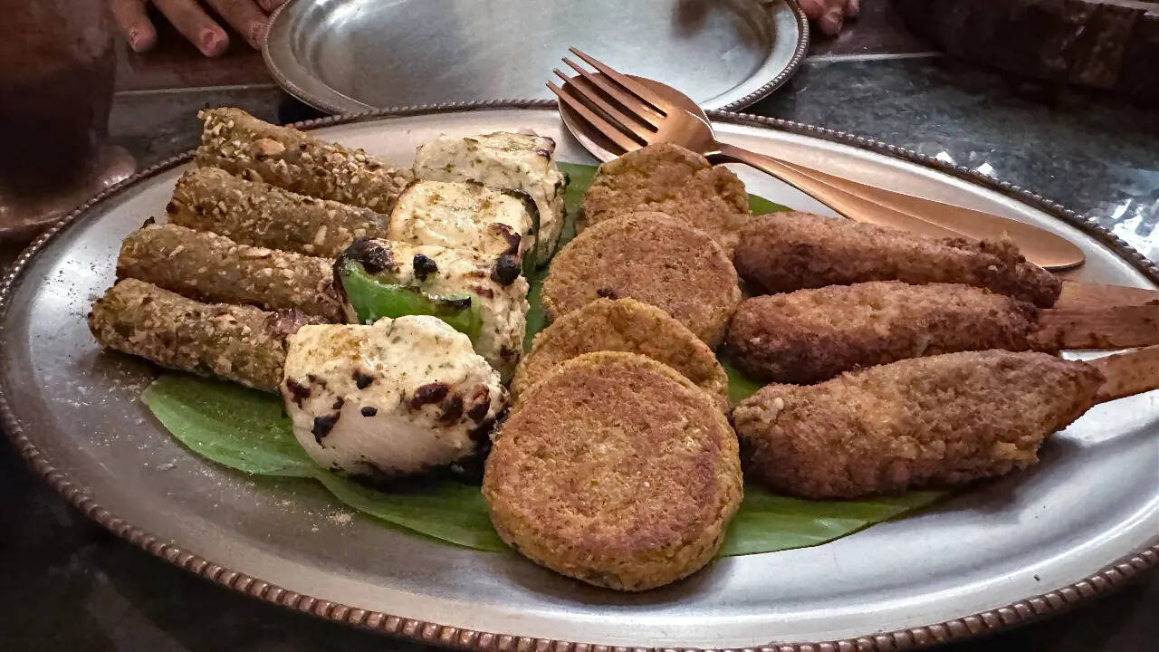 10 popular non-vegetarian street foods to enjoy across India