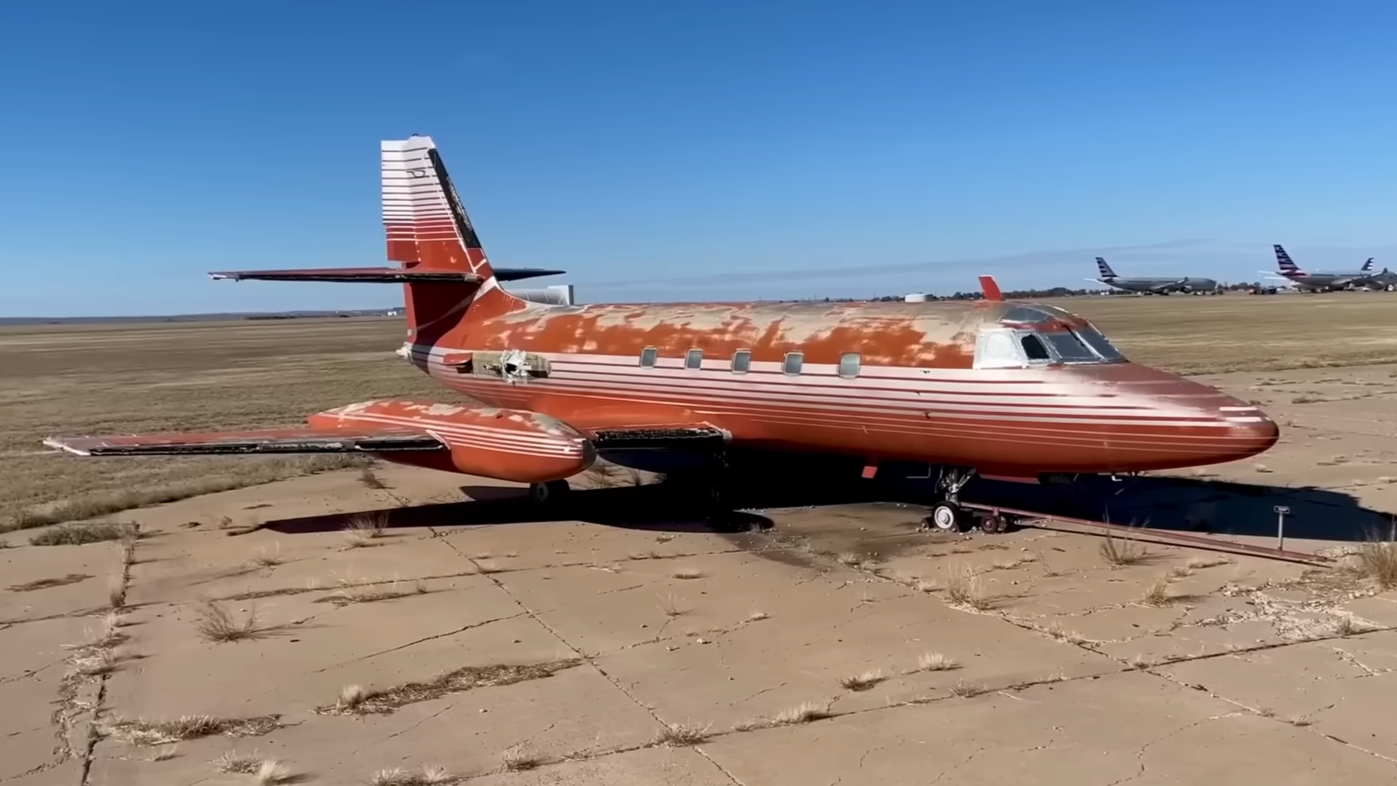 Watch how he bought Elvis Presley’s abandoned jet