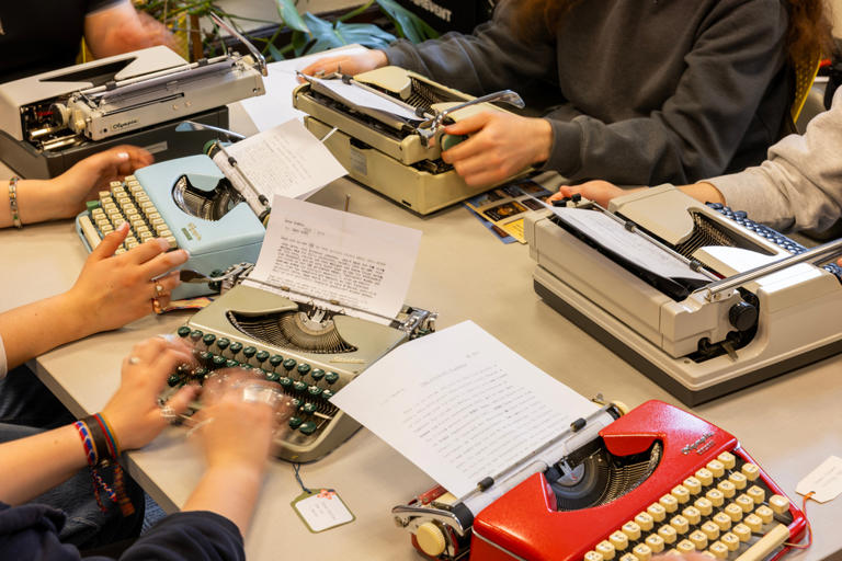 A college instructor turns to typewriters to curb AI-written work and ...