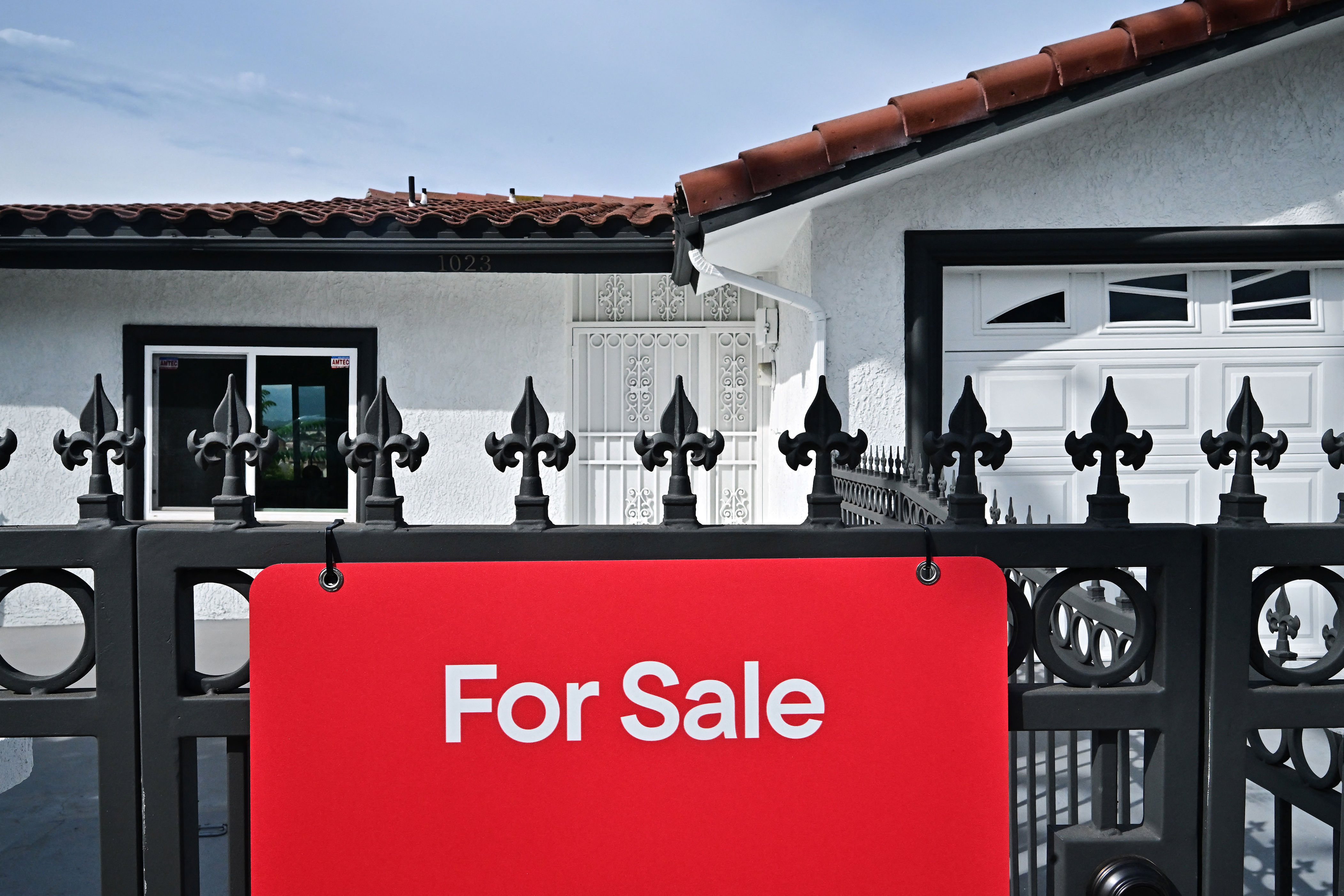US housing market sees record $347 billion 'stale' home listings