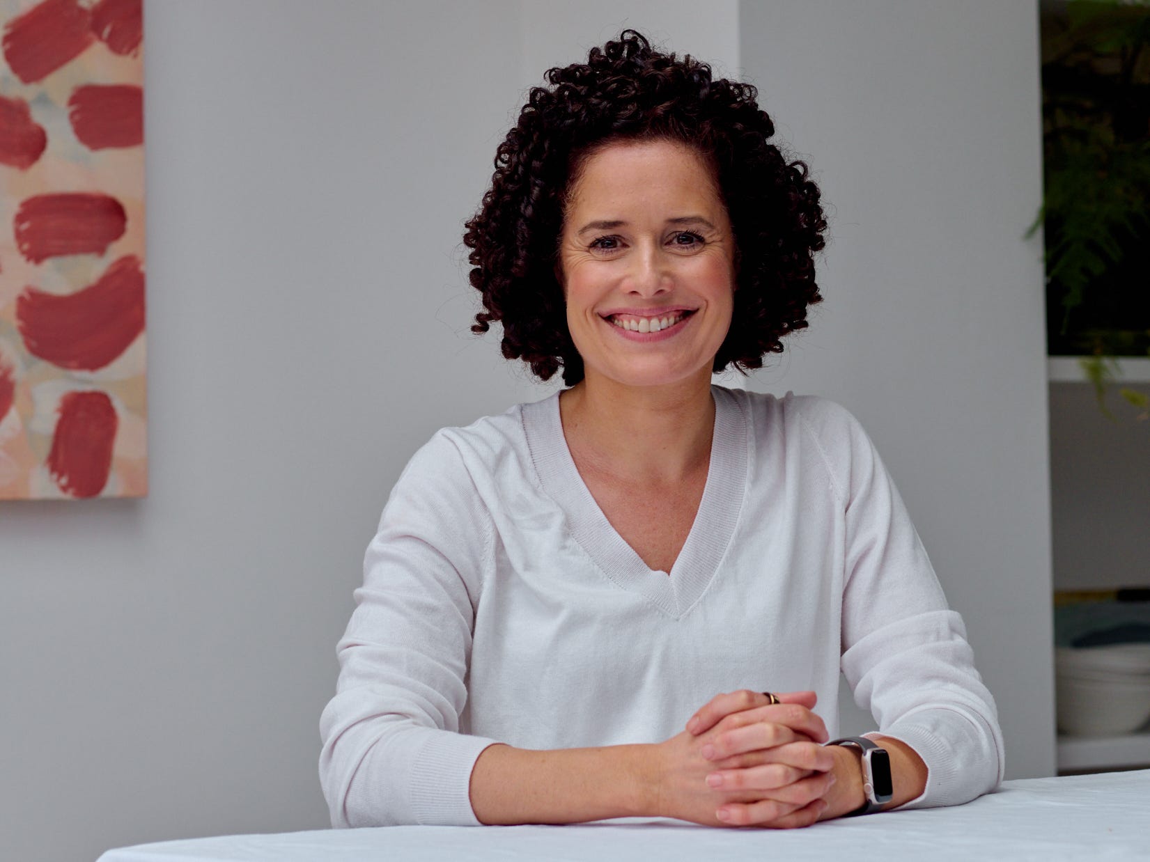 A nutrition scientist doesn't force herself to snack less. Instead, she ...