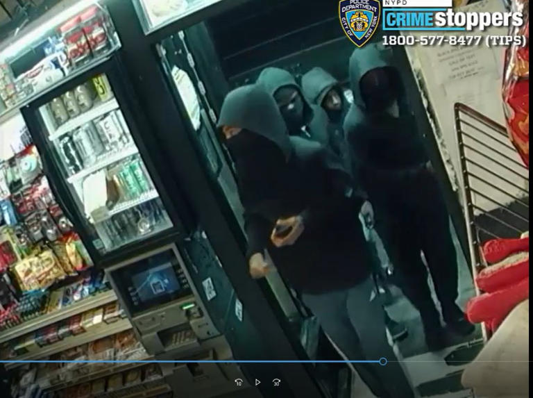 Man robbed at gunpoint in NYC carjacking: Police
