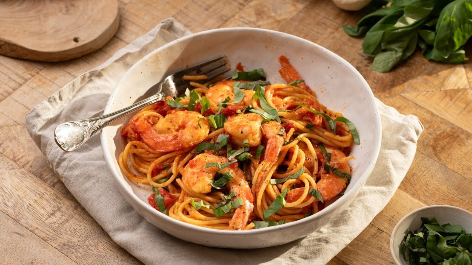 Garlic shrimp pasta with tomato sauce recipe