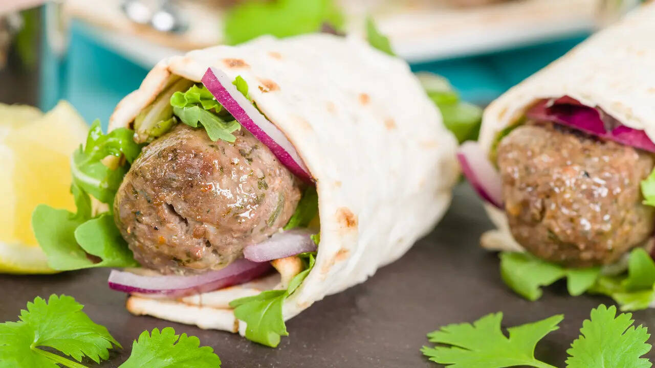 10 popular non-vegetarian street foods to enjoy across India
