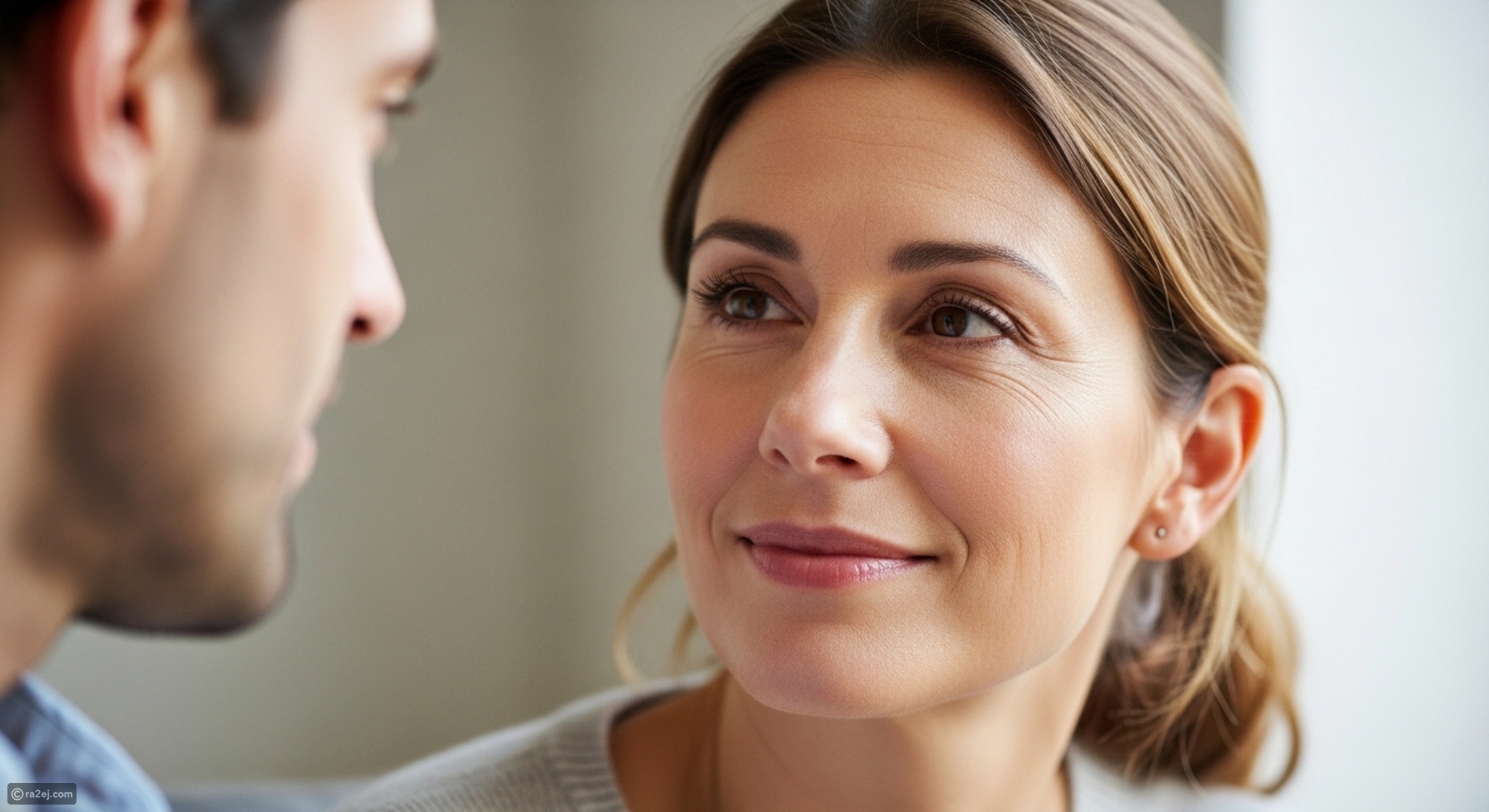 When 12 subtle signs show she’s into you without saying it