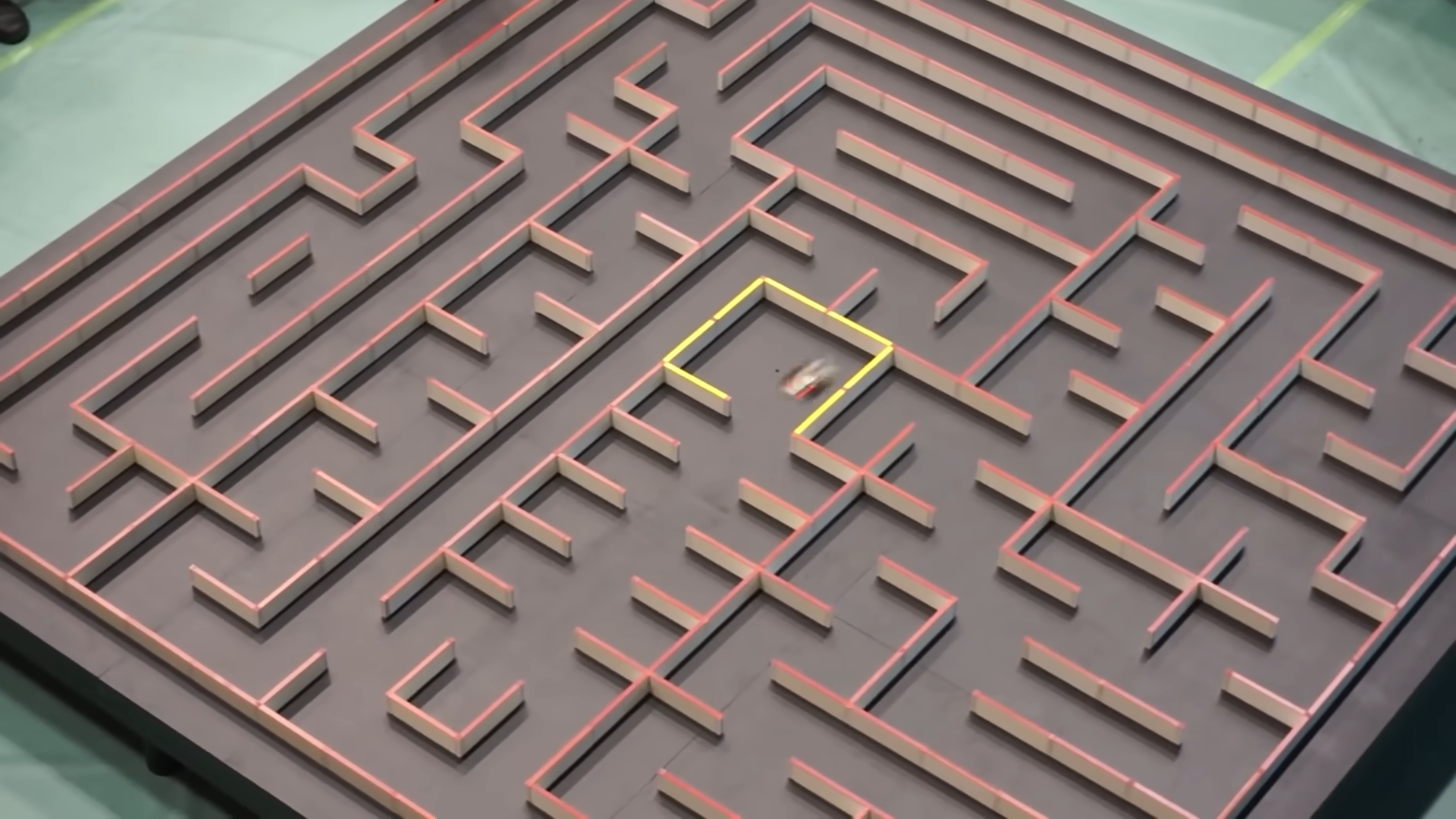 This tiny robot solves a maze in 6 seconds - watch how it does it