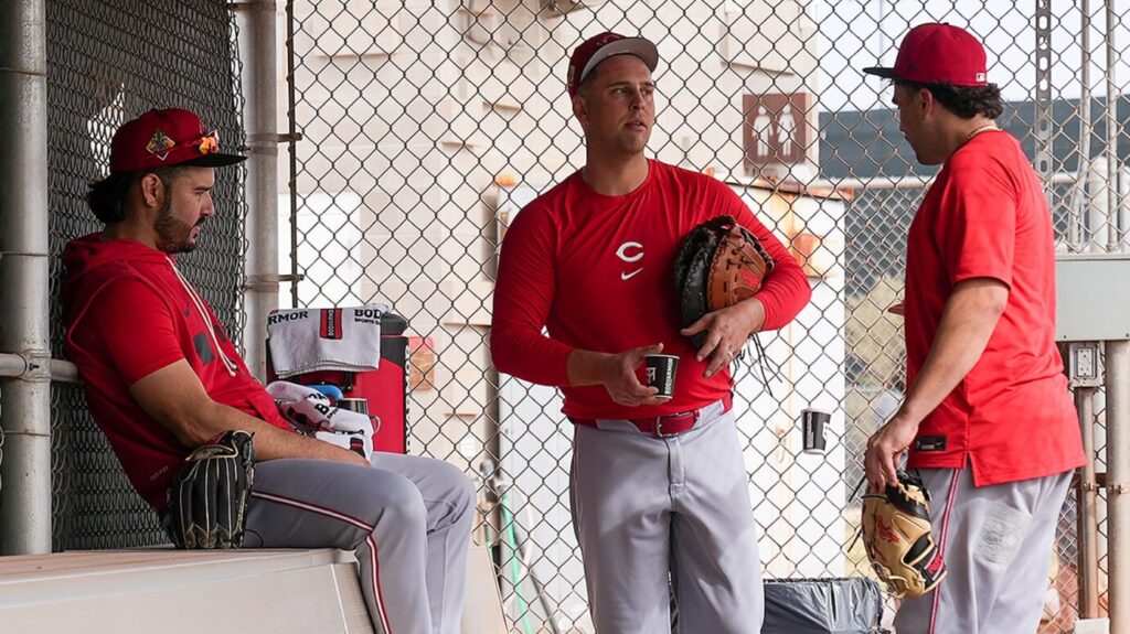 How exactly does Nathaniel Lowe fit on the Reds roster?