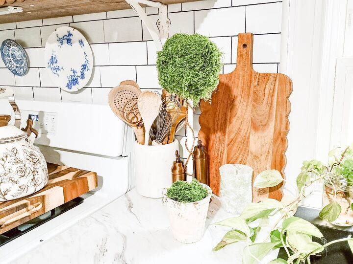 DIY moss topiary