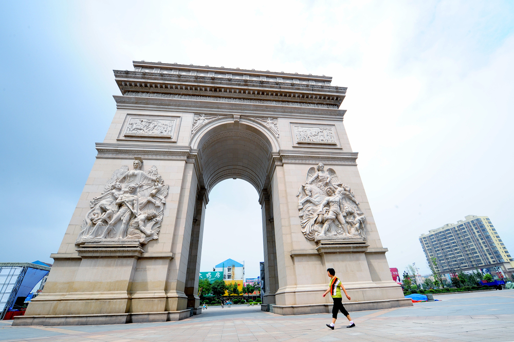15 landmarks that are slowly falling apart