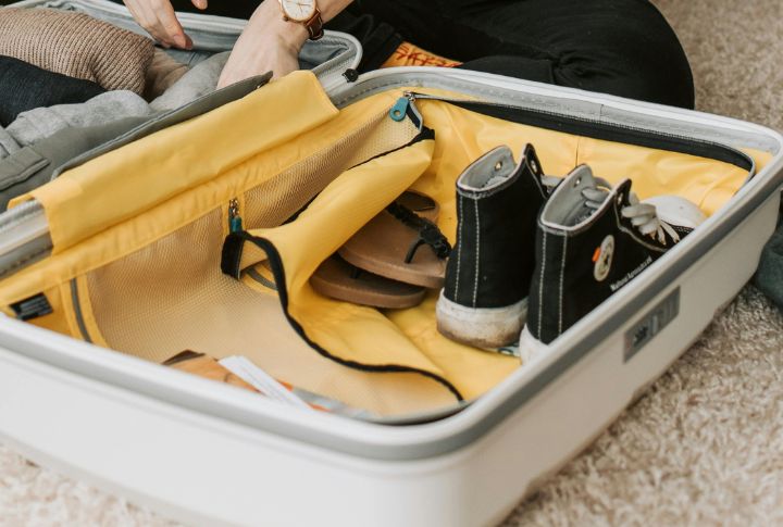 10 items to skip while traveling to have less baggage & more freedom