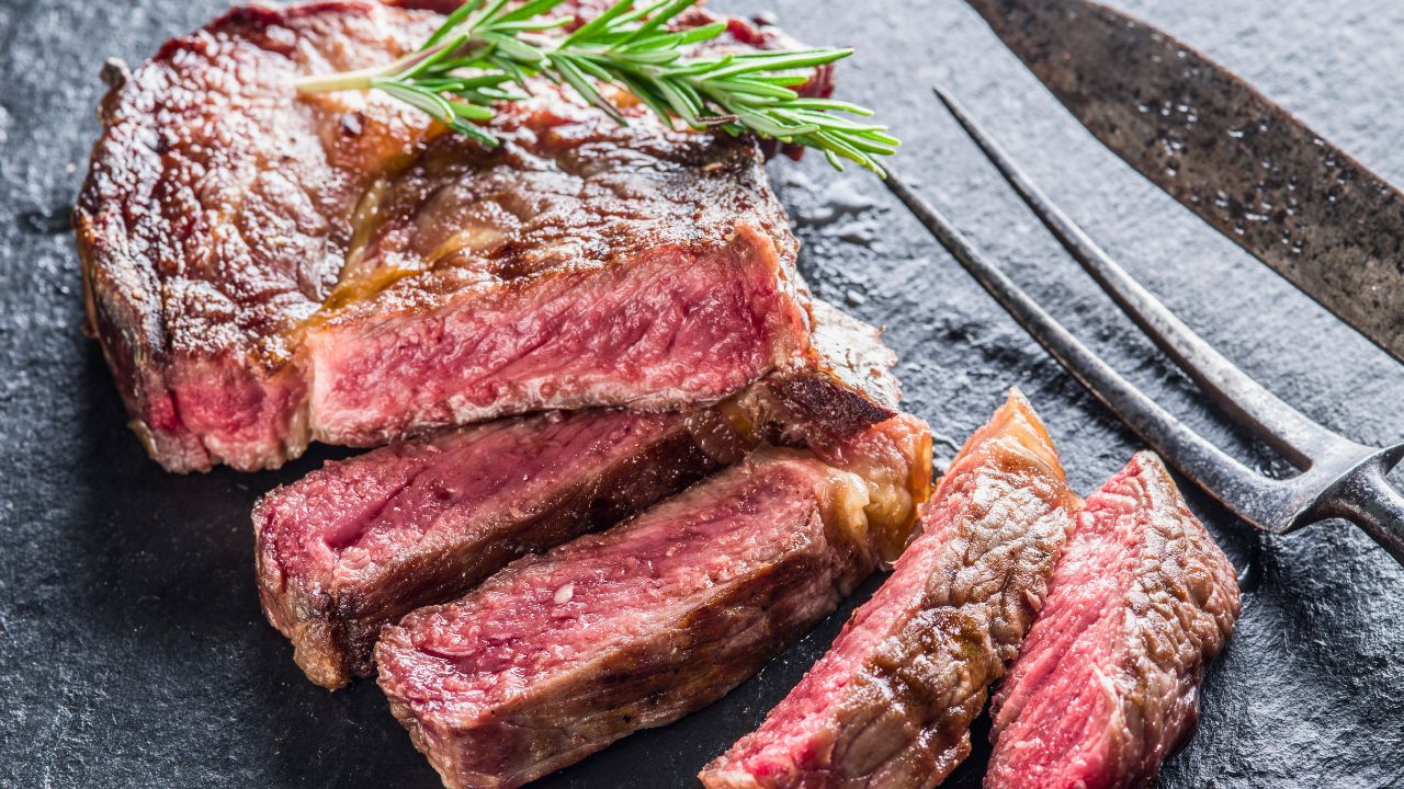 My mom invited 20 people to a high-end steakhouse, then expected me to ...
