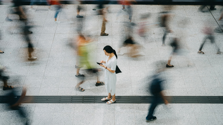13 tips to stay calm in crowded airports
