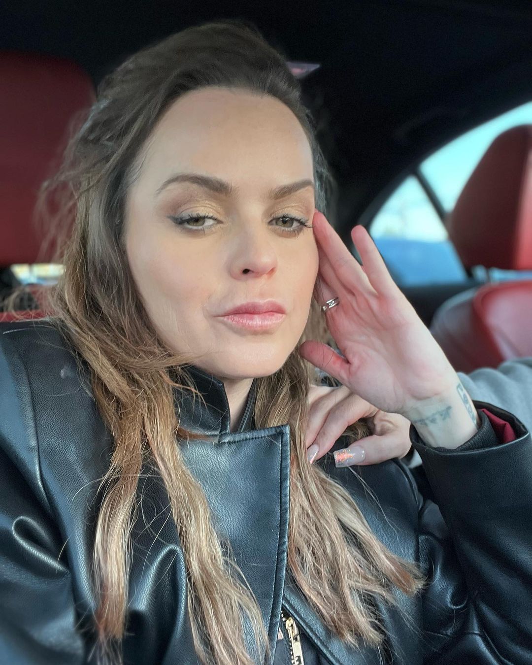 Taryn Manning lunges at girlfriend Holly Hartman in horrifying video