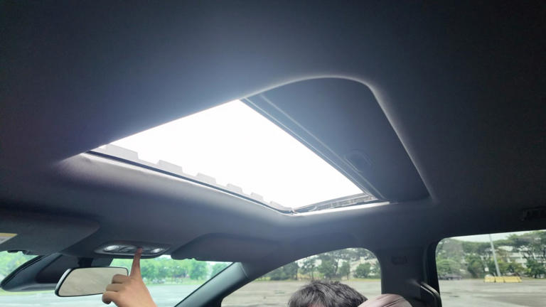 Ternyata Merawat Sunroof Mobil Bekas Caranya Mudah Banget, Bisa Awet