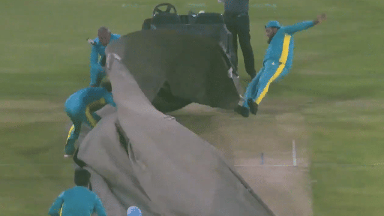 Watch: Strong winds nearly sweep ground staff away in Pakistan Super ...