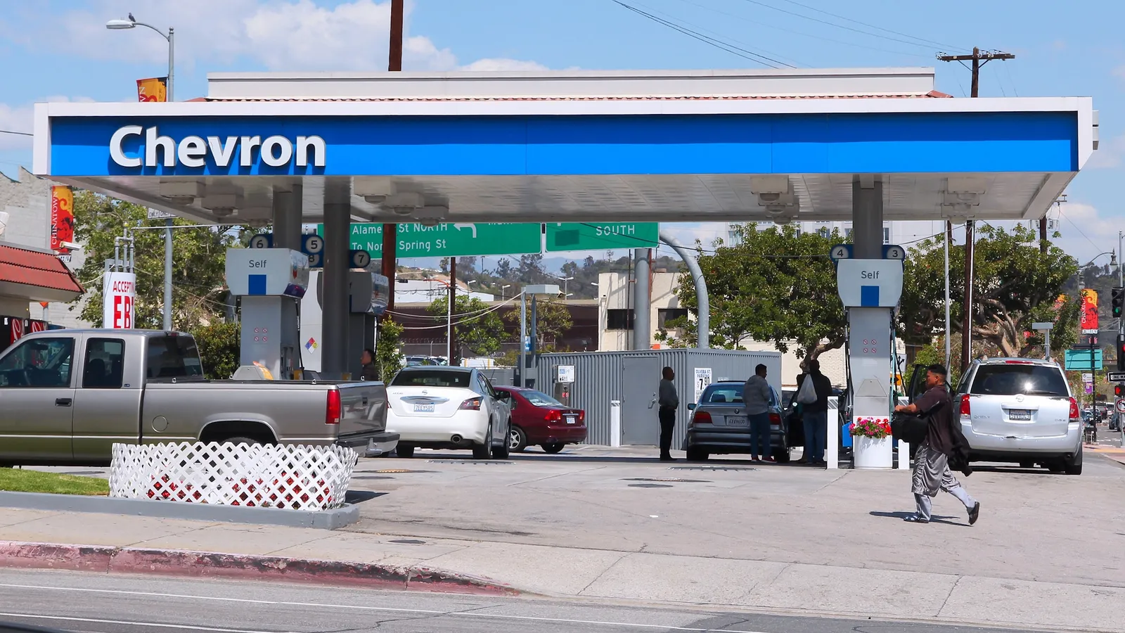 Los Angeles gas station sparks outrage, charging nearly $9 per gallon