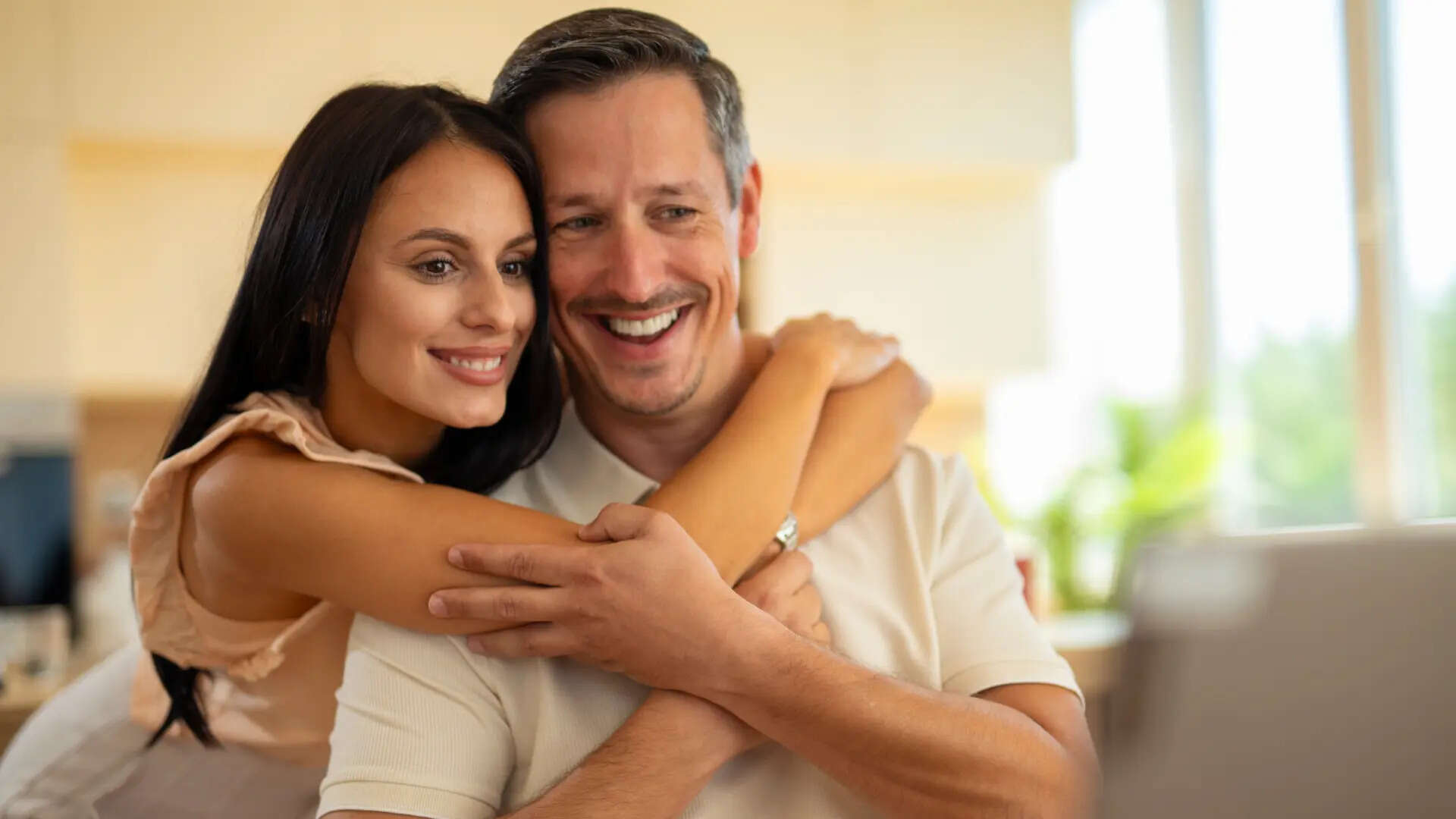 5 things to know before entering an age-gap relationship