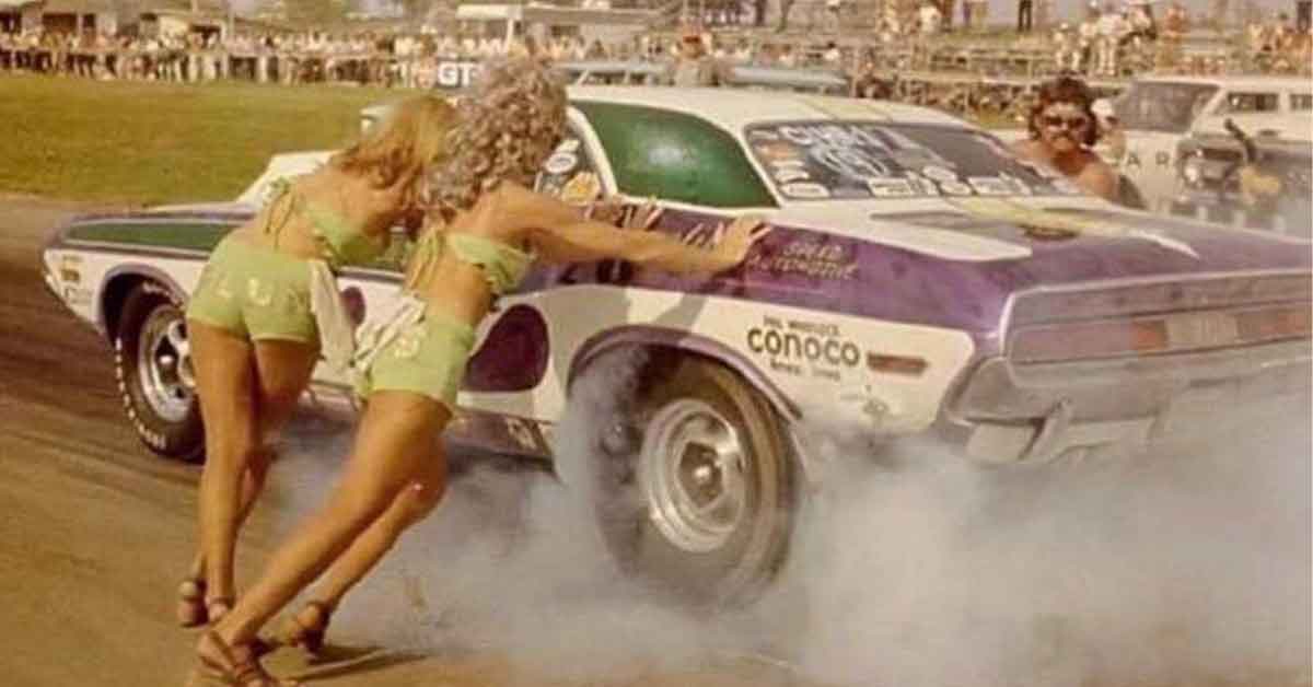 23 light ’em up pics of vintage muscle cars