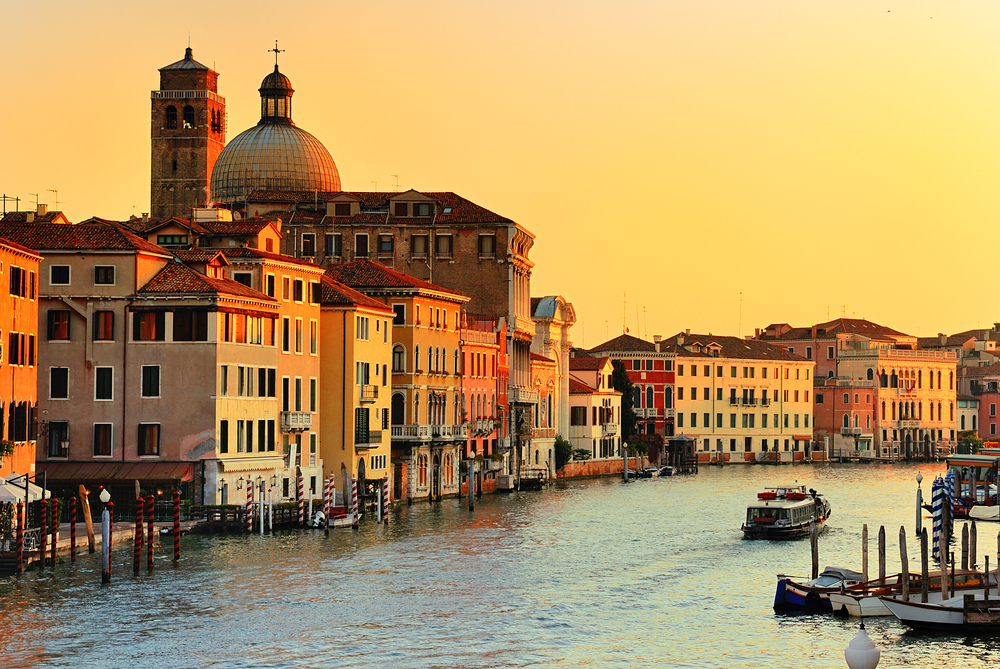 15 landmarks that are slowly falling apart