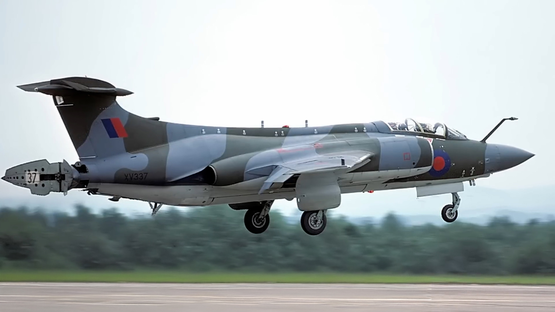 Britain built the Buccaneer to hunt Soviet cruisers at wave-top height