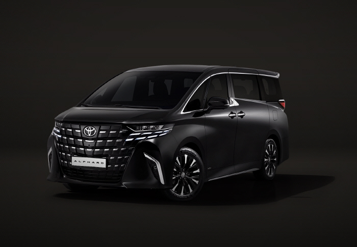 31-mpg Toyota Alphard hybrid logic outperforms thirsty V6 rivals
