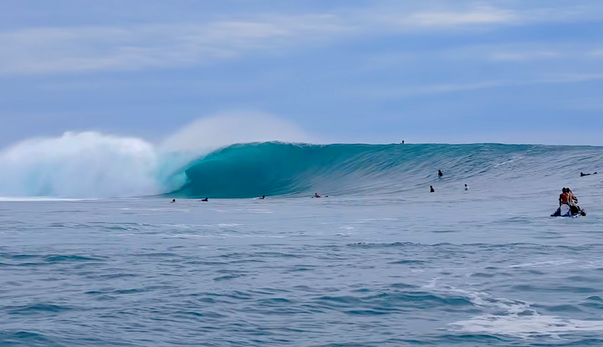 20ft sneaker wave at Cloudbreak swallows jet ski during season-opener ...