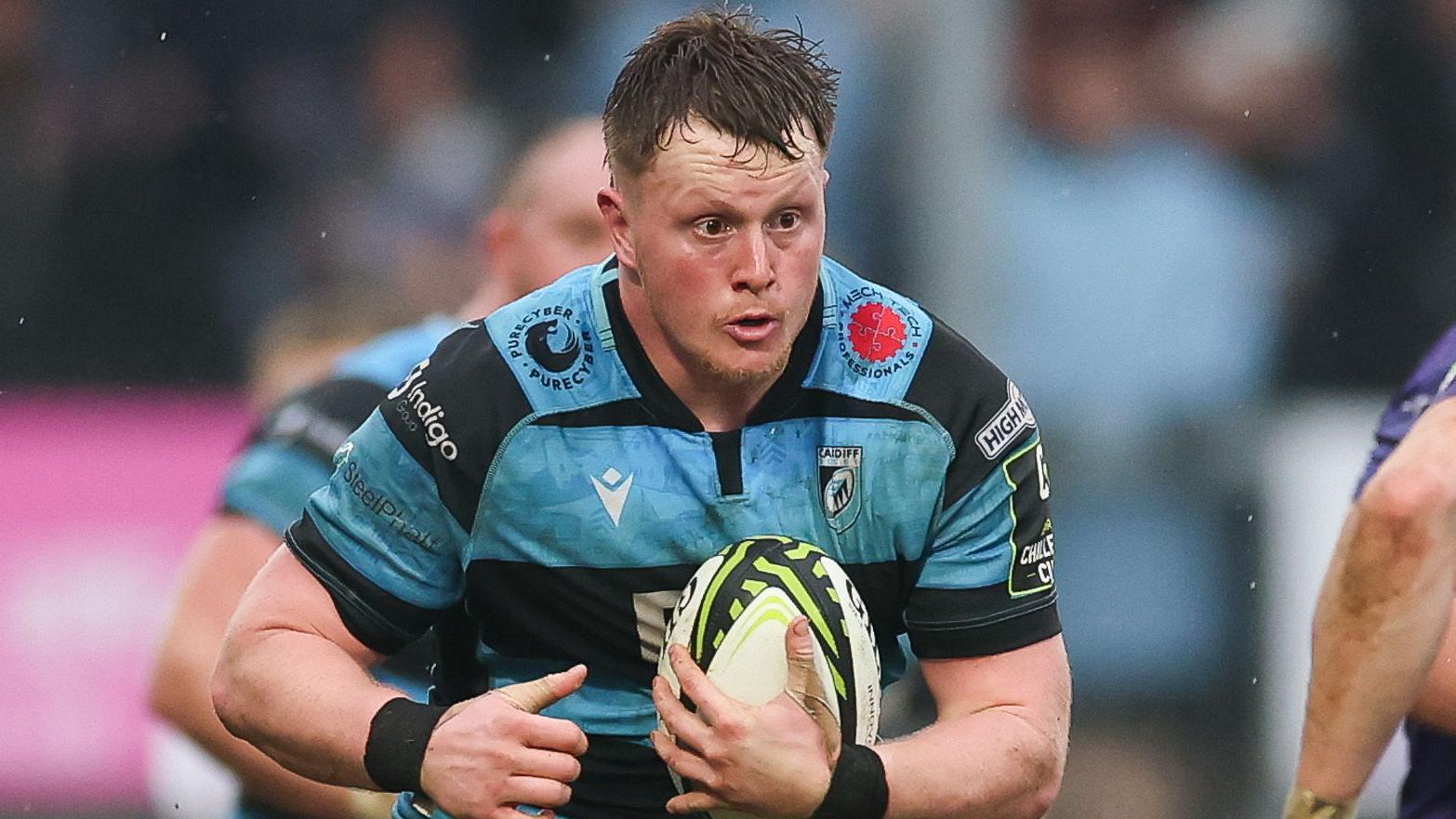Wales hooker Lloyd signs new Cardiff contract