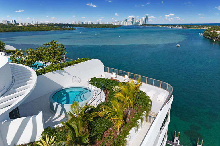 This Brazilian soccer legend just bought an $8M Miami-area penthouse ...
